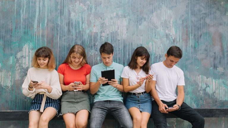 Negative Effects of Social Media On Teens & Youth