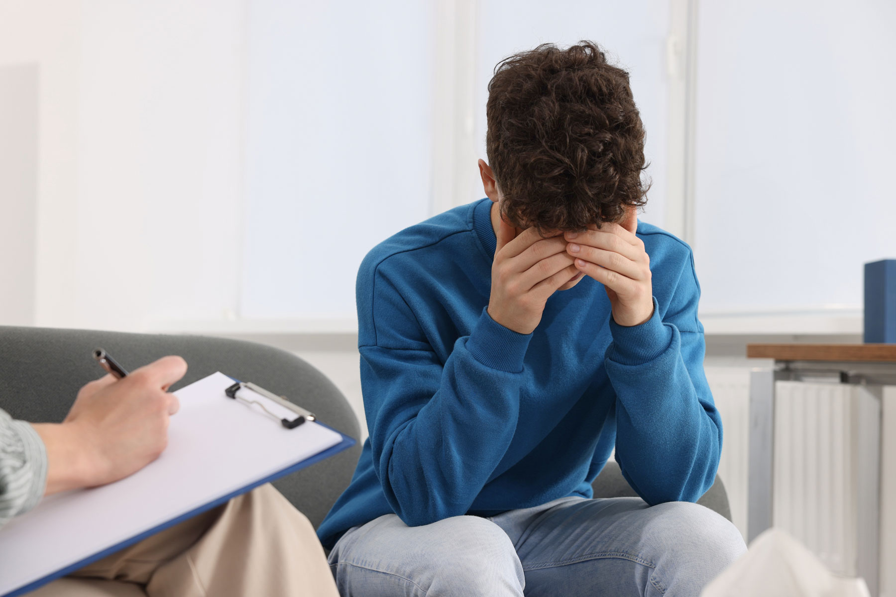Identifying BPD in Teenage Relationships and Early Warning Signs